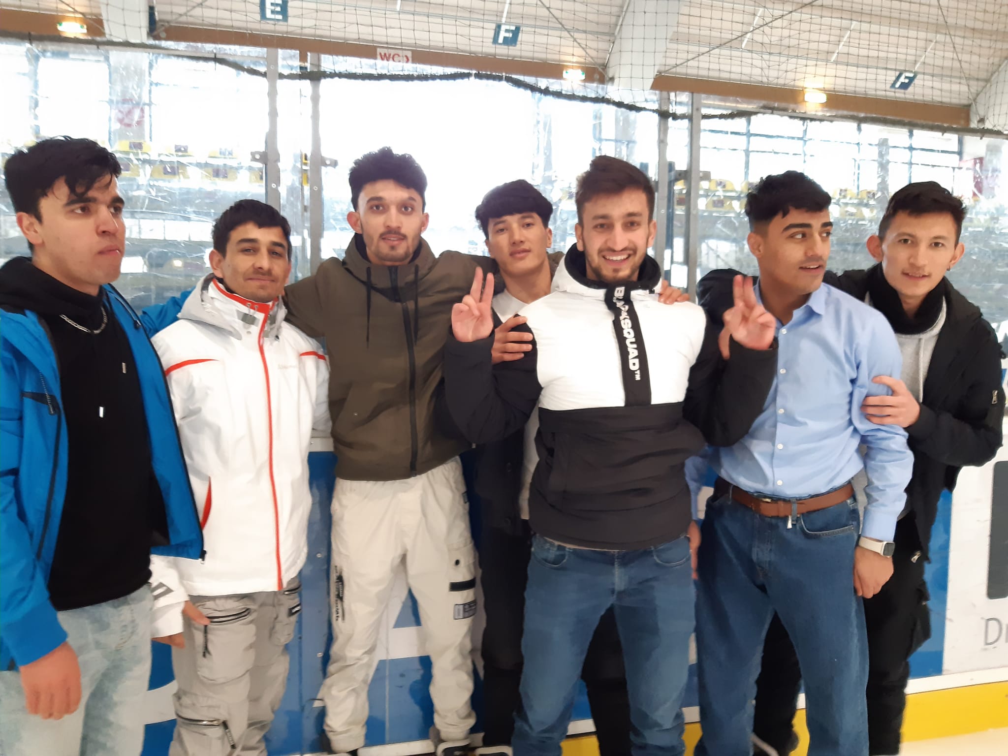 Schüler üben sich im Eislaufen - Staatliche Berufsschule Neu-Ulm