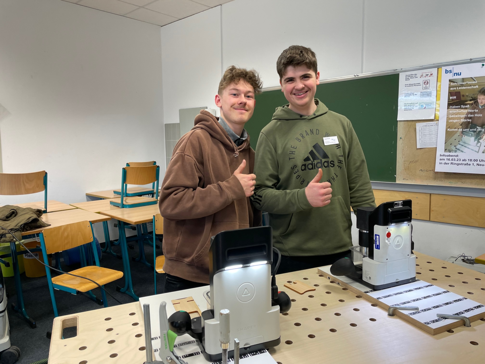 Schüler besuchen Berufsmesse - Staatliche Berufsschule Neu-Ulm